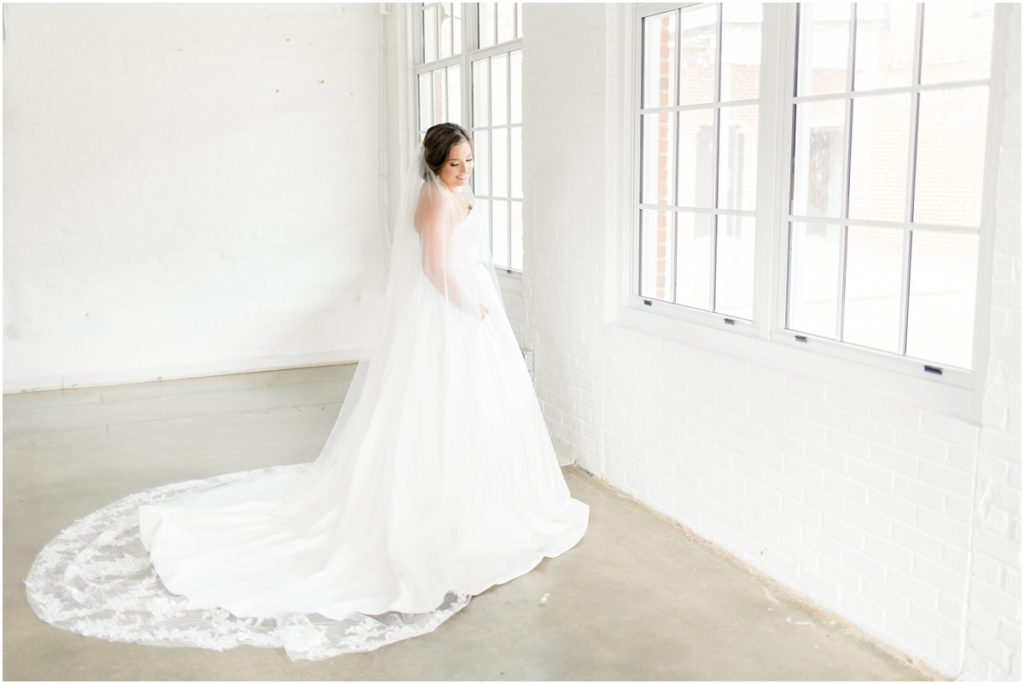 1800 Drayton Bridal Session | Alexis - jacquelineandlaura.com